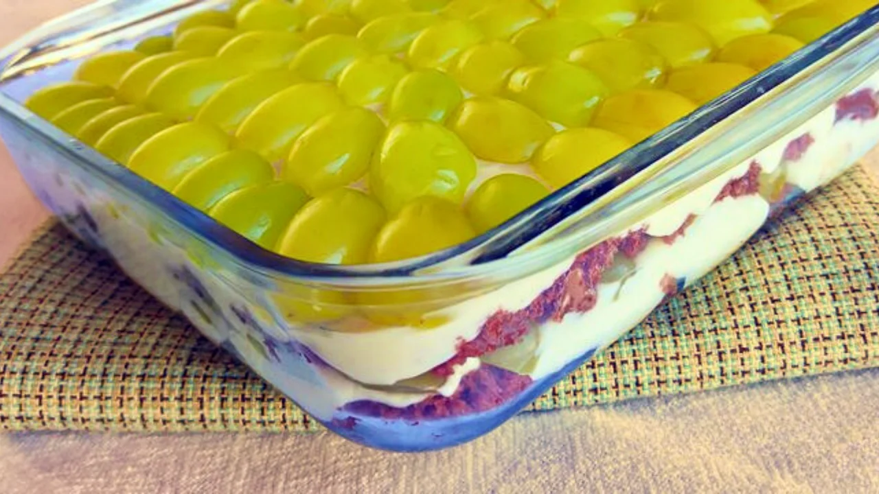 Pavê de Bolo de Chocolate com Uva: Sobremesa Fácil e Irresistível